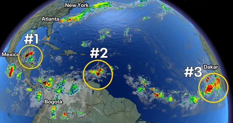 Centro Nacional de Huracanes vigila tres ondas tropicales en el Atlántico | Caribbean News Digital